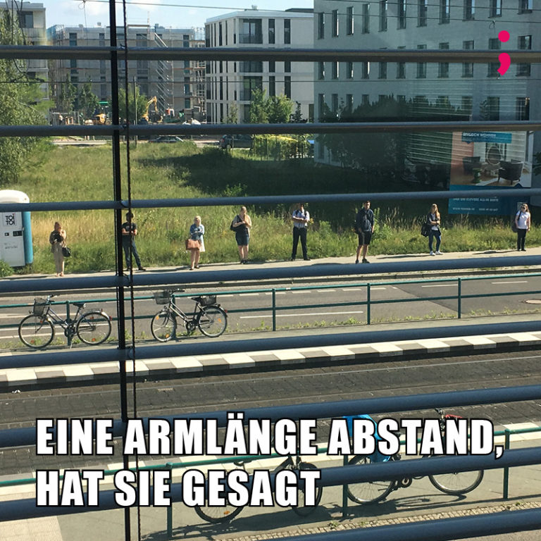 Eine Armlänge Abstand – Semikolon